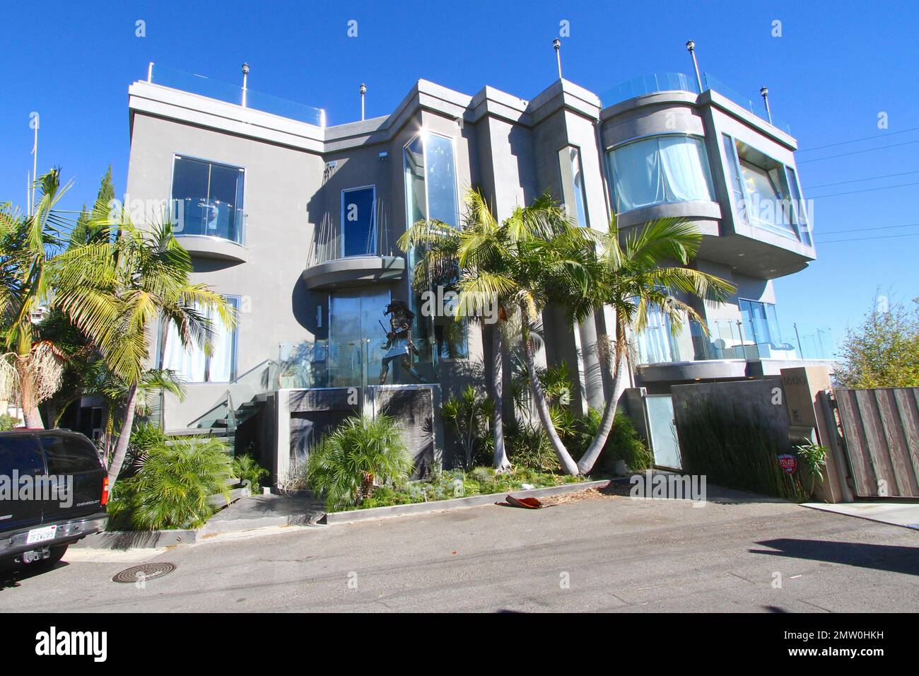 Rapper Tyga is reportedly renting a six-bedroom mansion in the hills ...