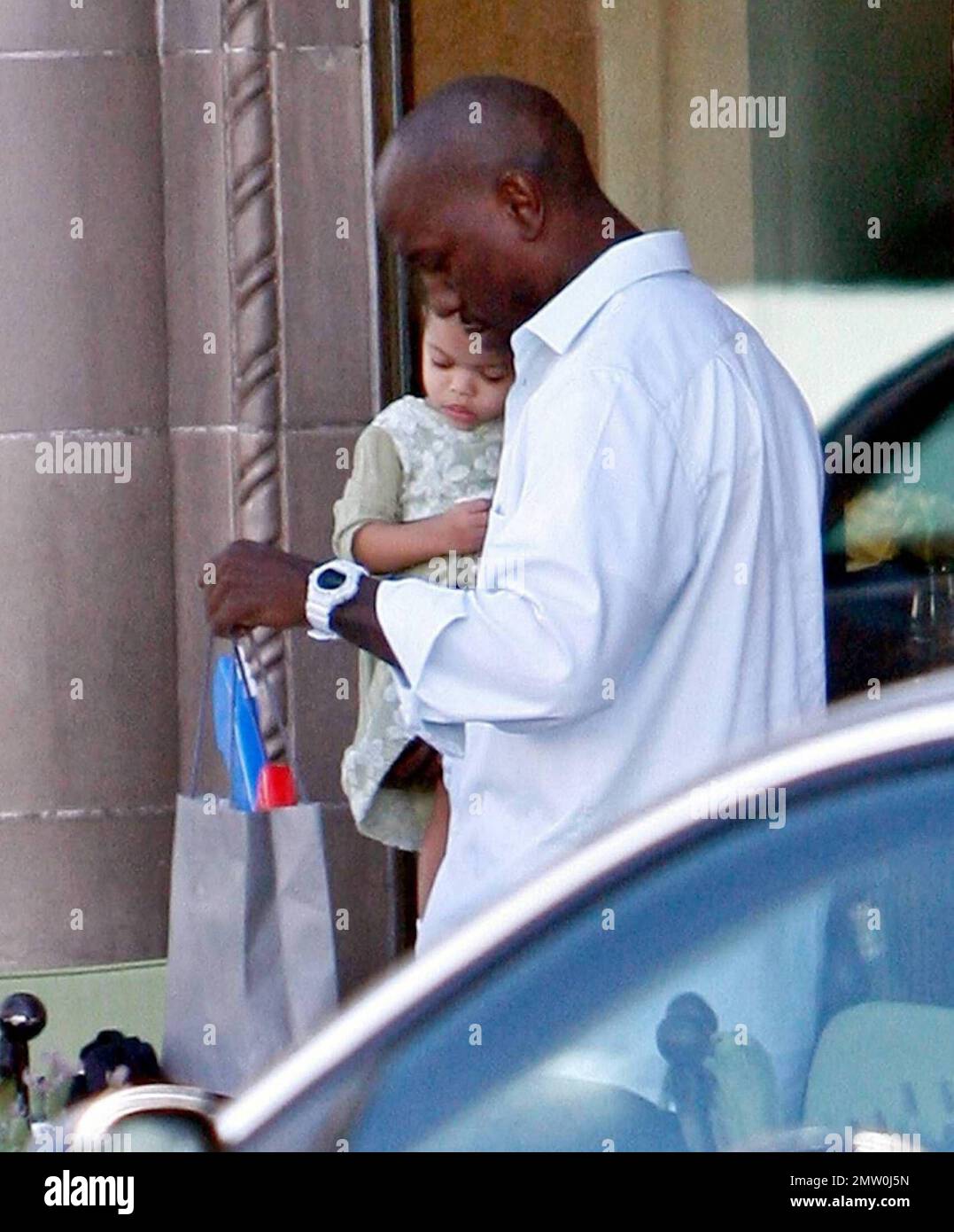 Tyrese enjoys lunch with his daughter outside the Beverly Wilshire ...