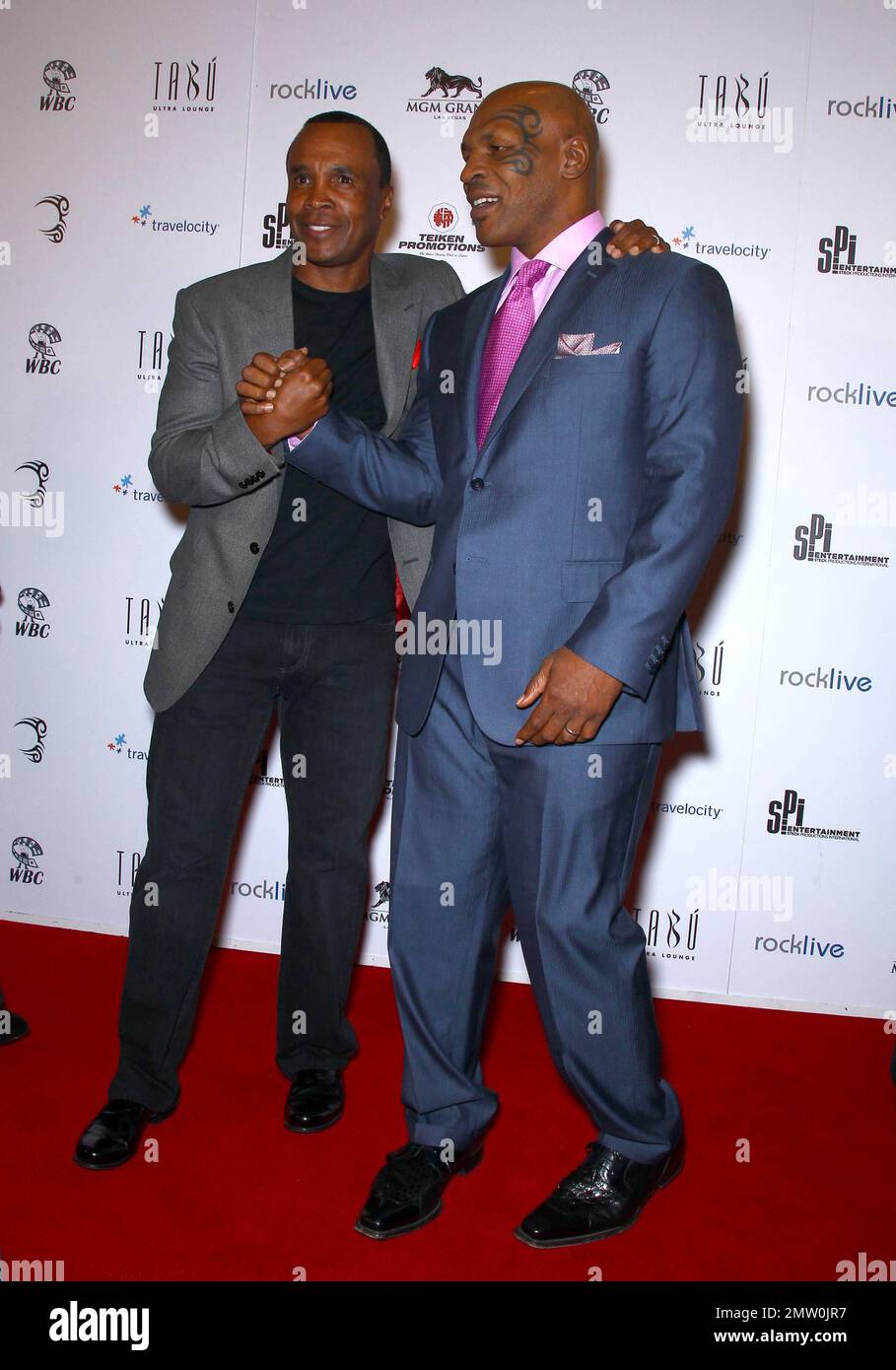 Sugar ray leonard mike tysons mike tyson hi-res stock photography and ...