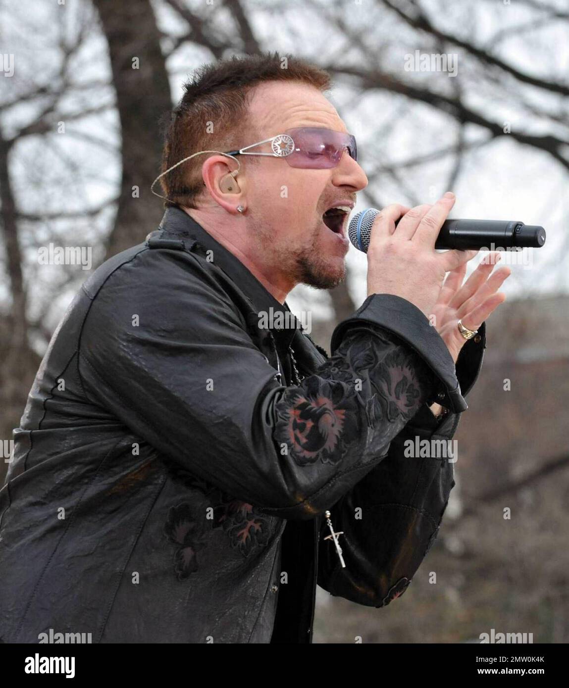 U2 concert crowd hi-res stock photography and images - Alamy