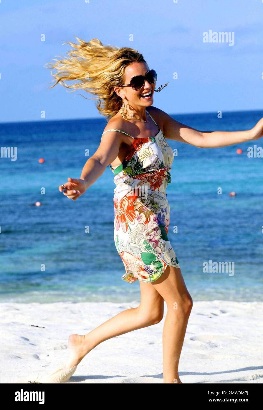 Becki Newton and Michael Urie lounge beachside and frolic on the beach ...