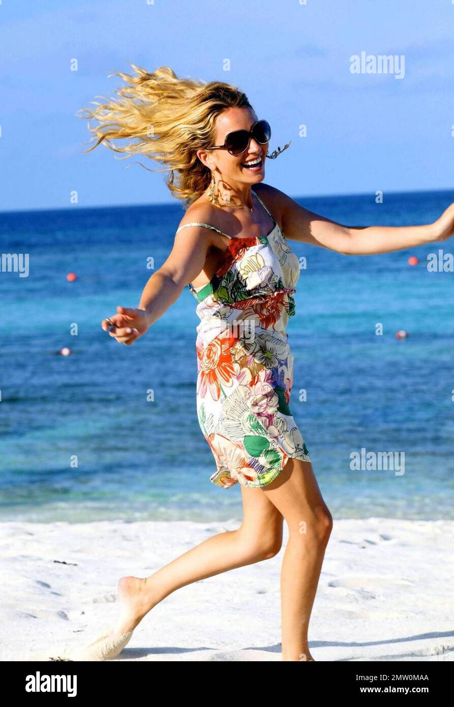 Becki Newton and Michael Urie lounge beachside and frolic on the beach ...