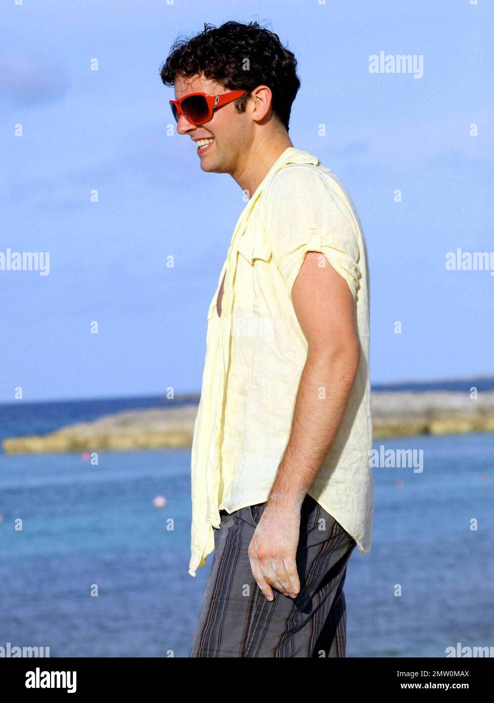 Becki Newton and Michael Urie lounge beachside and frolic on the beach ...