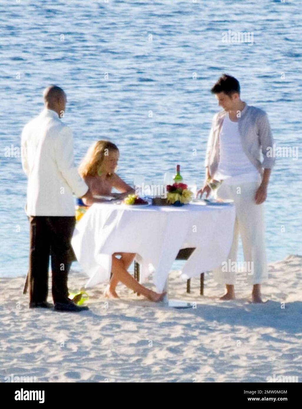 EXCLUSIVE!! Actress Becki Newton films a scene for an upcoming episode ...