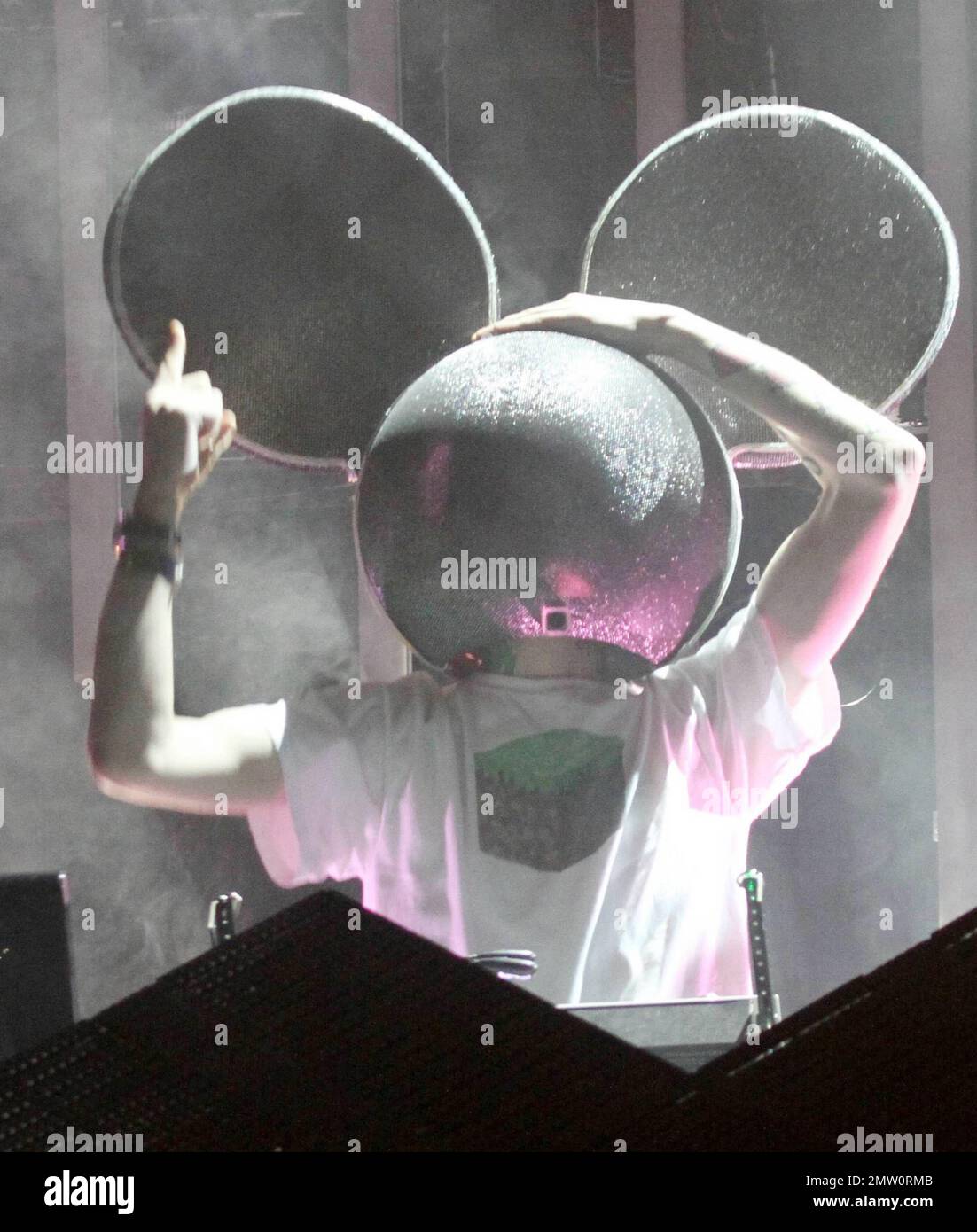 White mouse helmet hi-res stock photography and images - Alamy