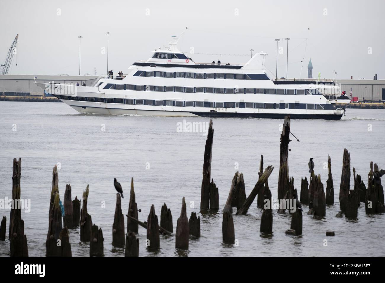 Spirit of Philadelphia makes its way up the Delaware River Philadelphia ...