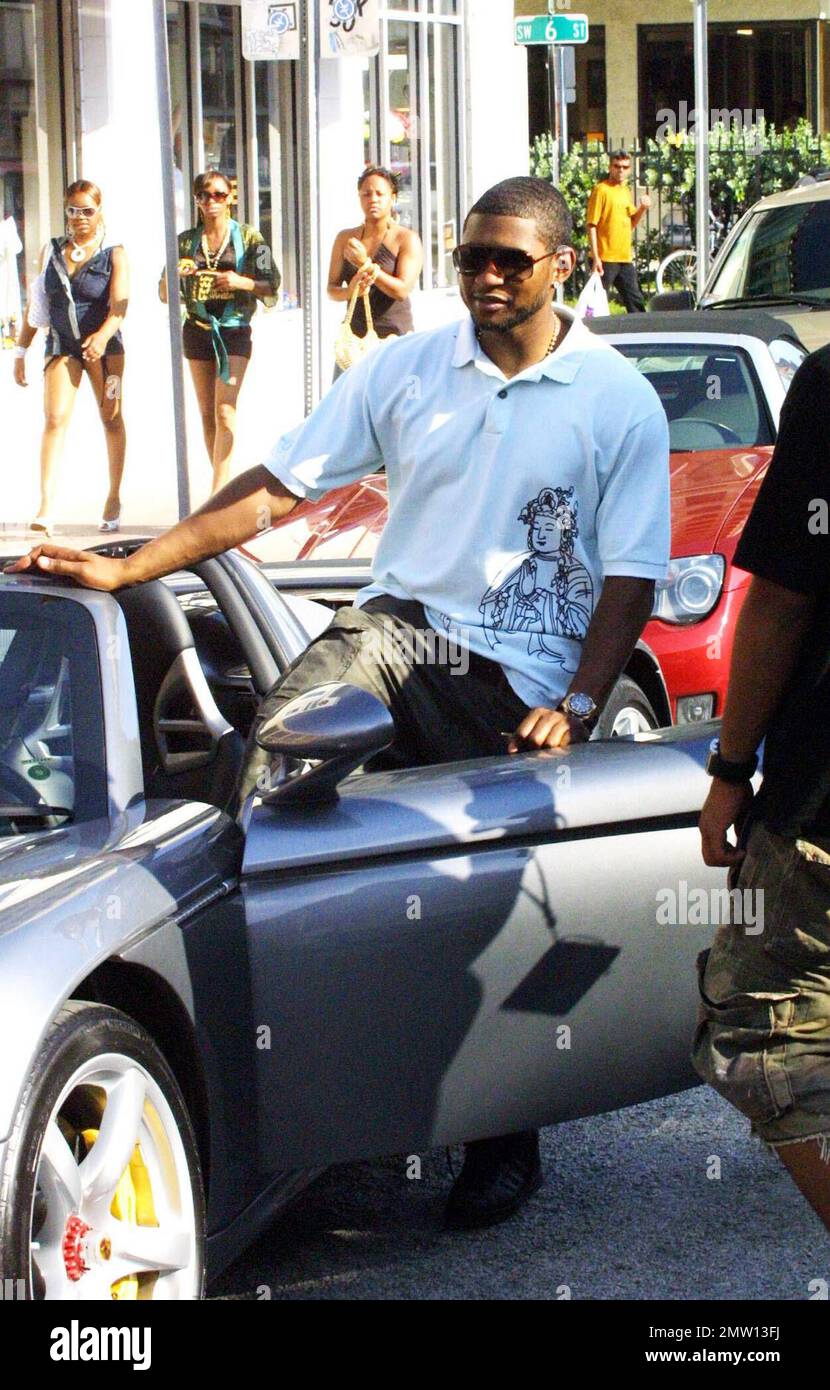 Exclusive!! Rap star Usher and younger brother James hit Miami Beach ...