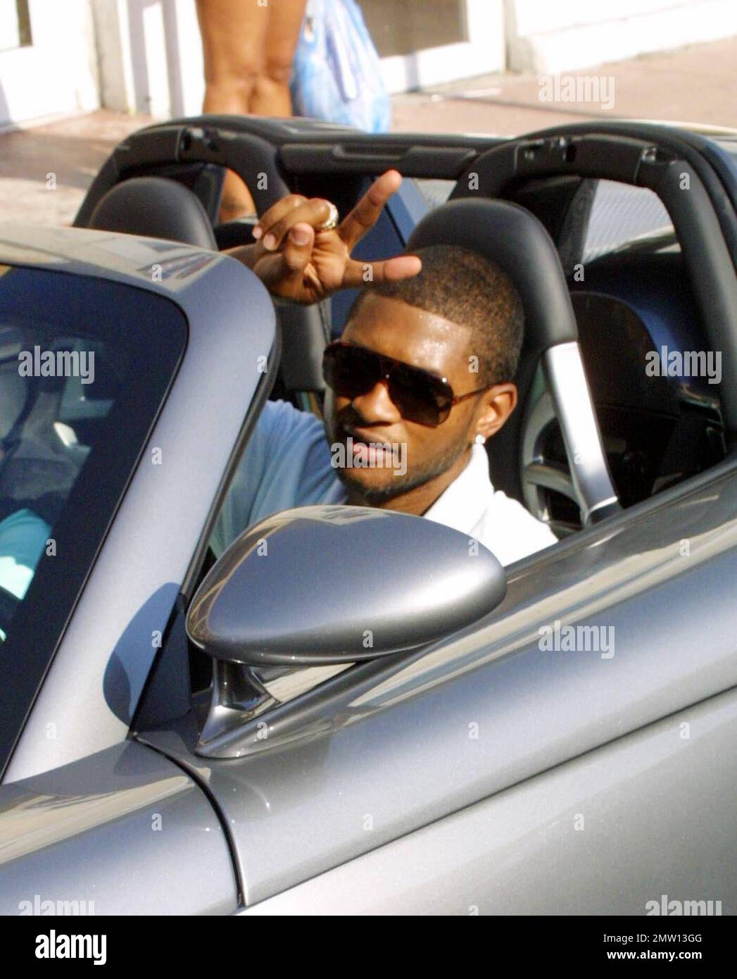 Exclusive!! Rap star Usher and younger brother James hit Miami Beach ...