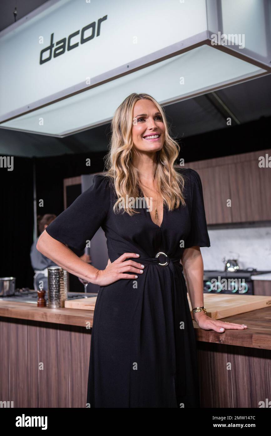 IMAGE DISTRIBUTED FOR DACOR - Actress and model, Molly Sims and Chef ...