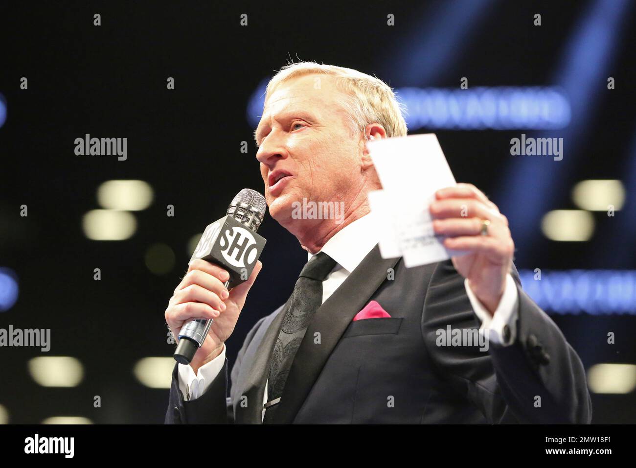 Ring announcer Jimmy Lennon Jr. introduces a fighter before a boxing ...