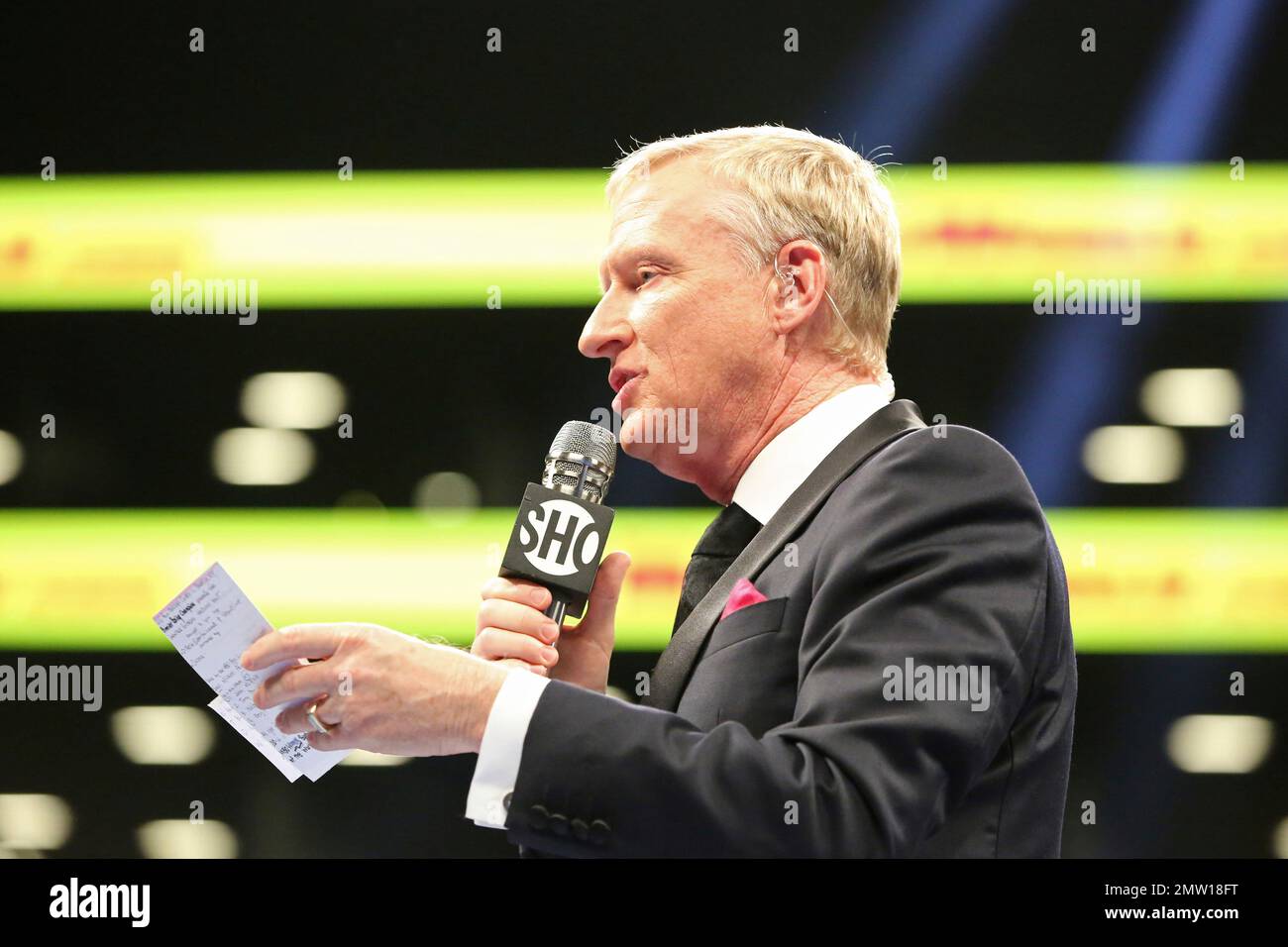 Ring announcer Jimmy Lennon Jr. introduces a fighter before a boxing ...