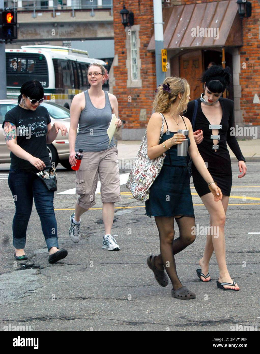 EXCLUSIVE!! Alicia Silverstone, Krysten Ritter and Justin Kirk look ...