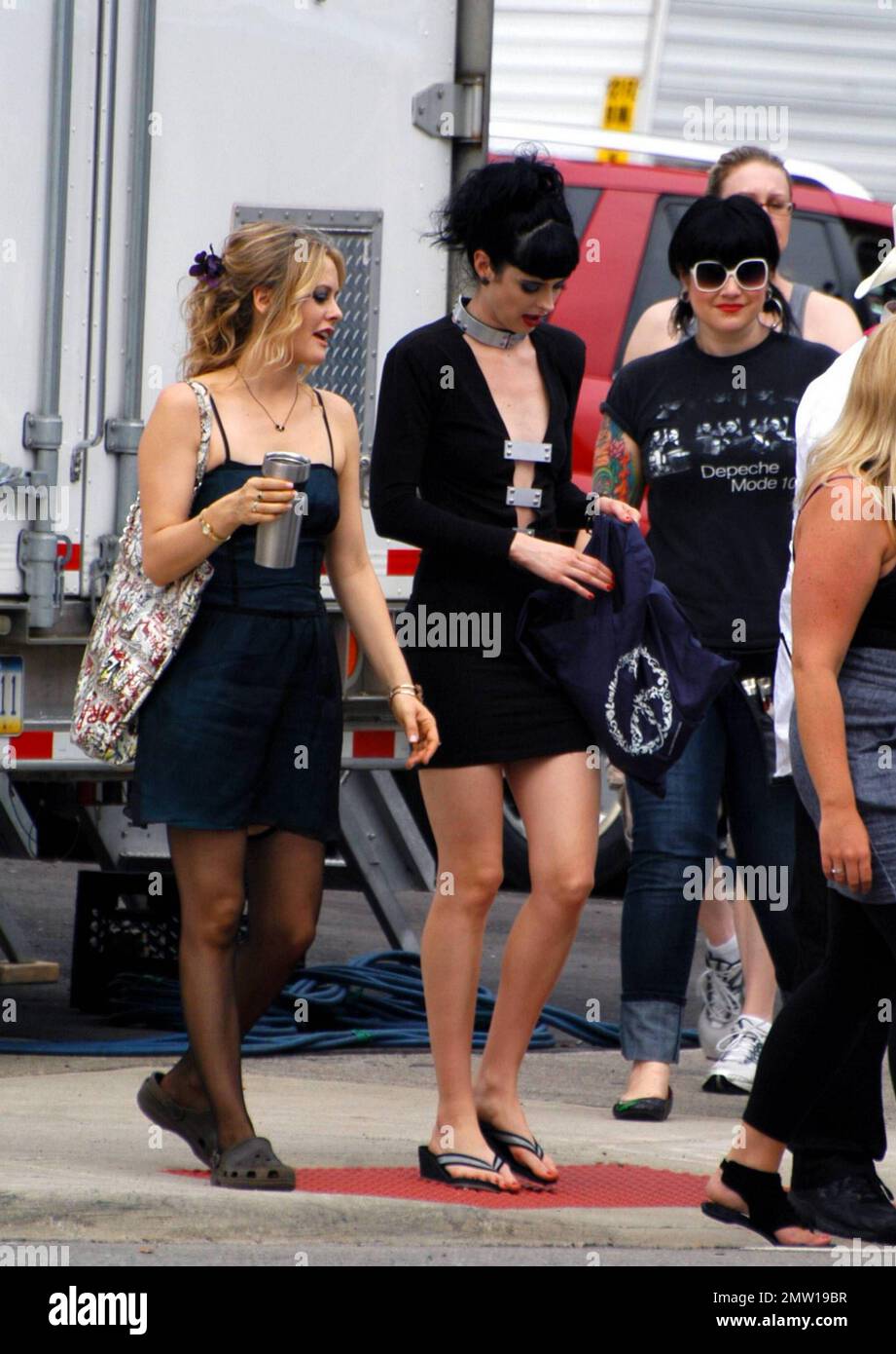 EXCLUSIVE!! Alicia Silverstone, Krysten Ritter and Justin Kirk look ...