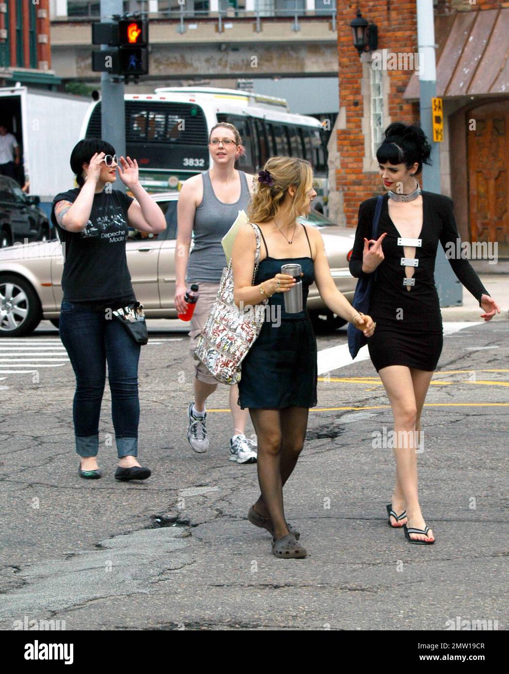 EXCLUSIVE!! Alicia Silverstone, Krysten Ritter and Justin Kirk look ...