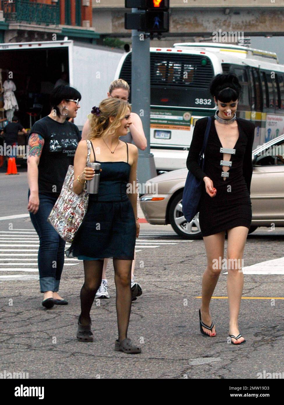 EXCLUSIVE!! Alicia Silverstone, Krysten Ritter and Justin Kirk look ...