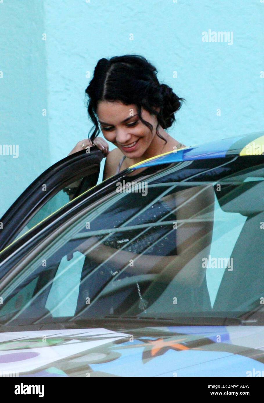Exclusive!! High School Musical sweetheart Vanessa Anne Hudgens takes ...