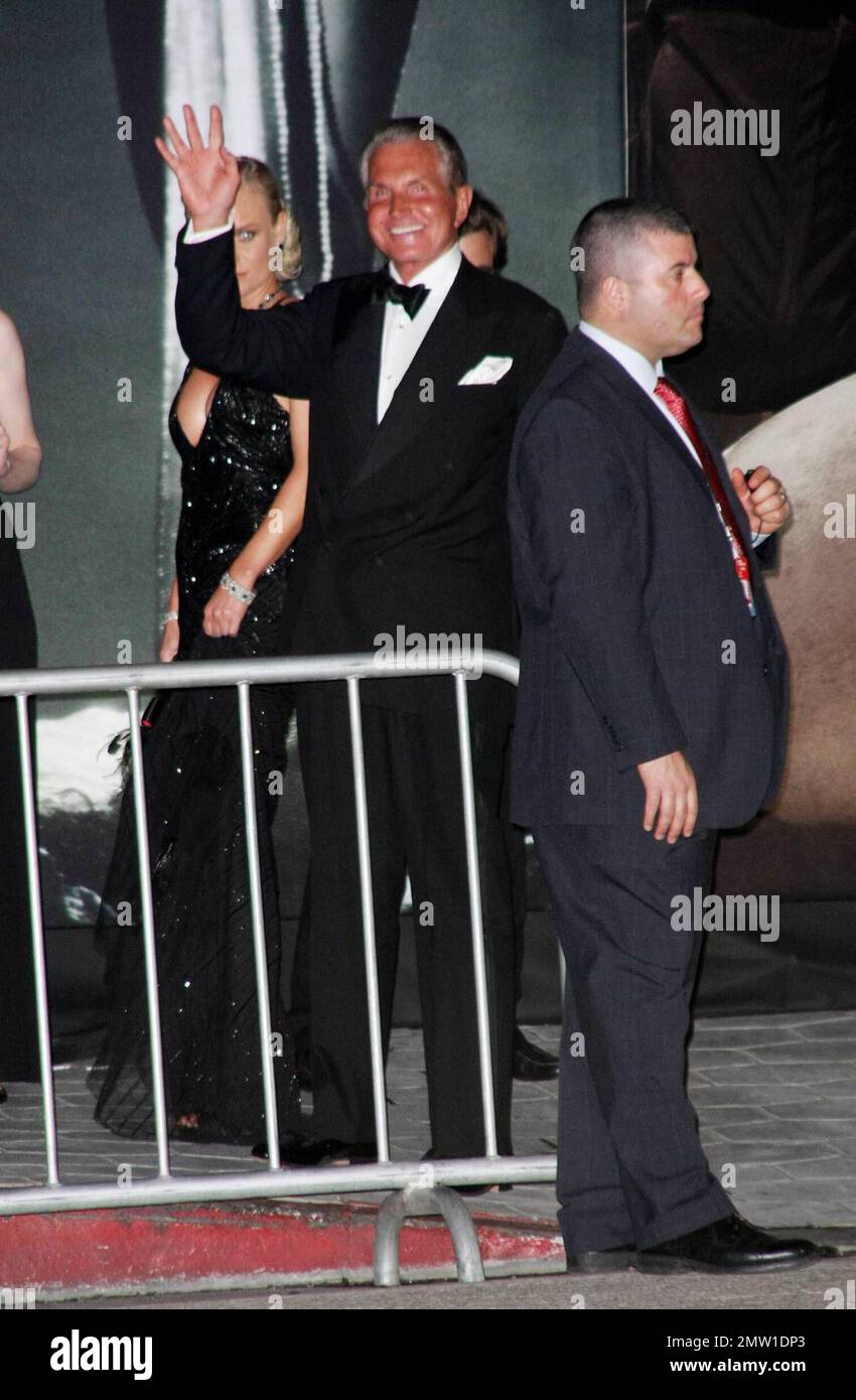 George hamilton vanity fair oscar hi-res stock photography and images ...