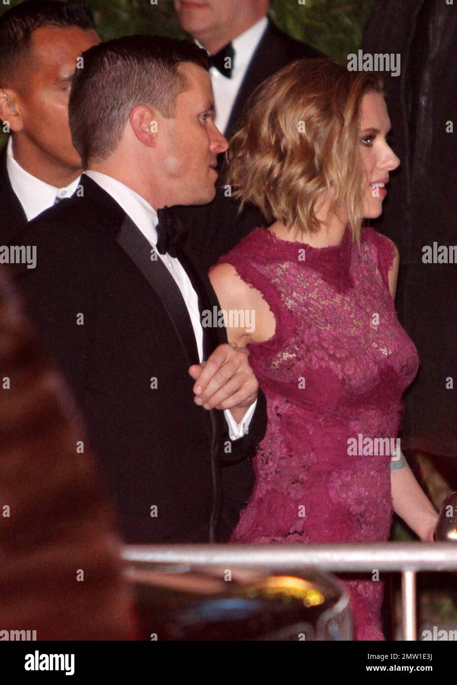 Scarlett Johansson and her Oscar date, agent Joe Machota, arrive at the ...