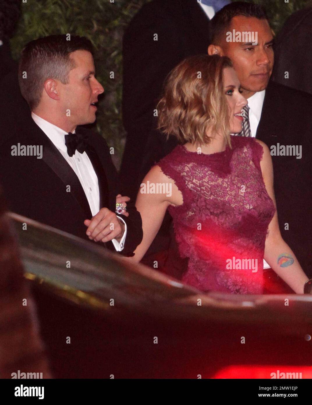 Scarlett Johansson and her Oscar date, agent Joe Machota, arrive at the ...
