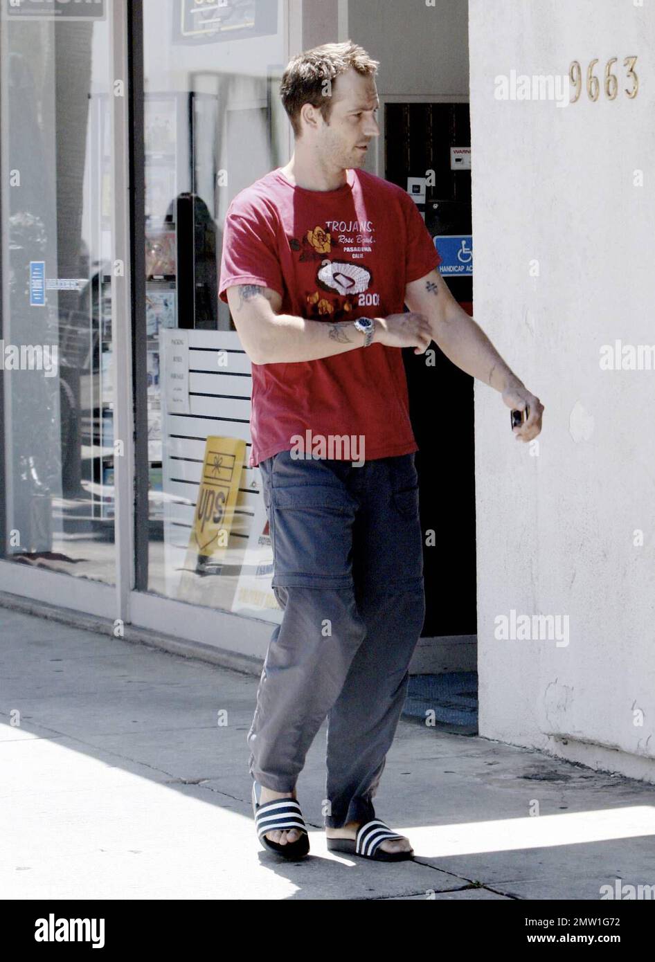 Exclusive!! Alias actor Michael Vartan appears to be sporting a new ...