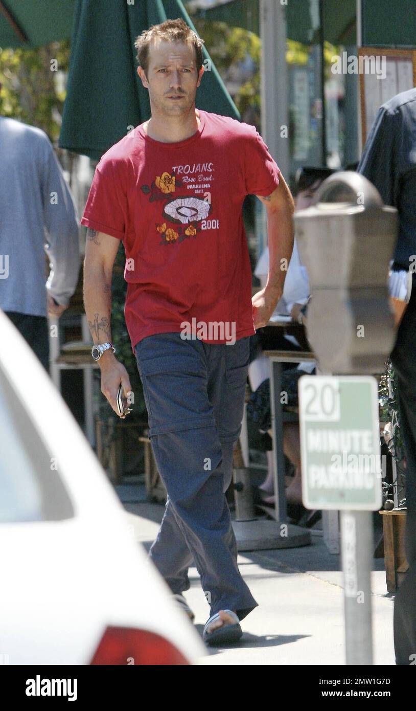 Exclusive!! Alias actor Michael Vartan appears to be sporting a new ...
