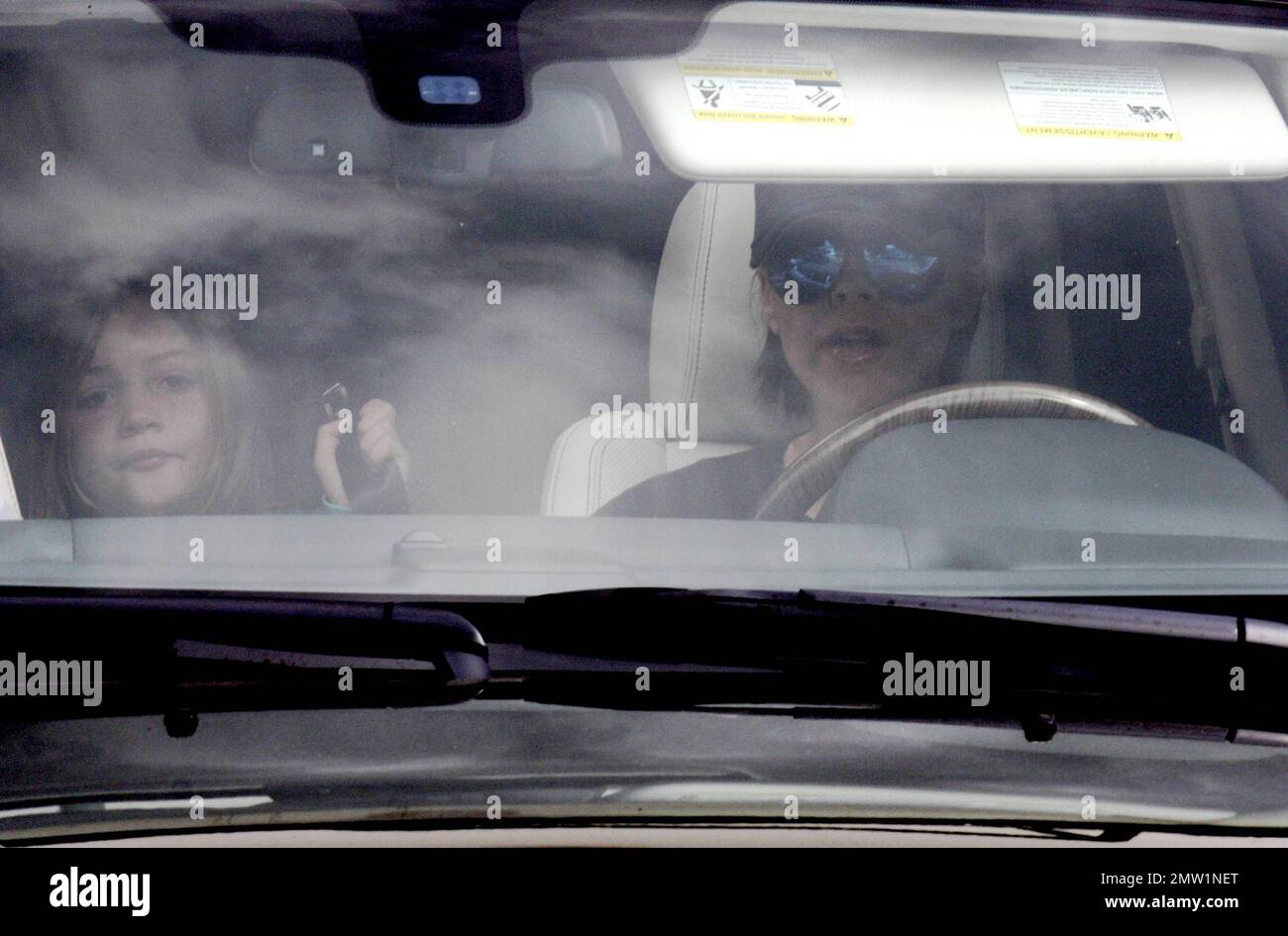 Victoria Beckham does her best to go incognito, leaving with bodyguards ...