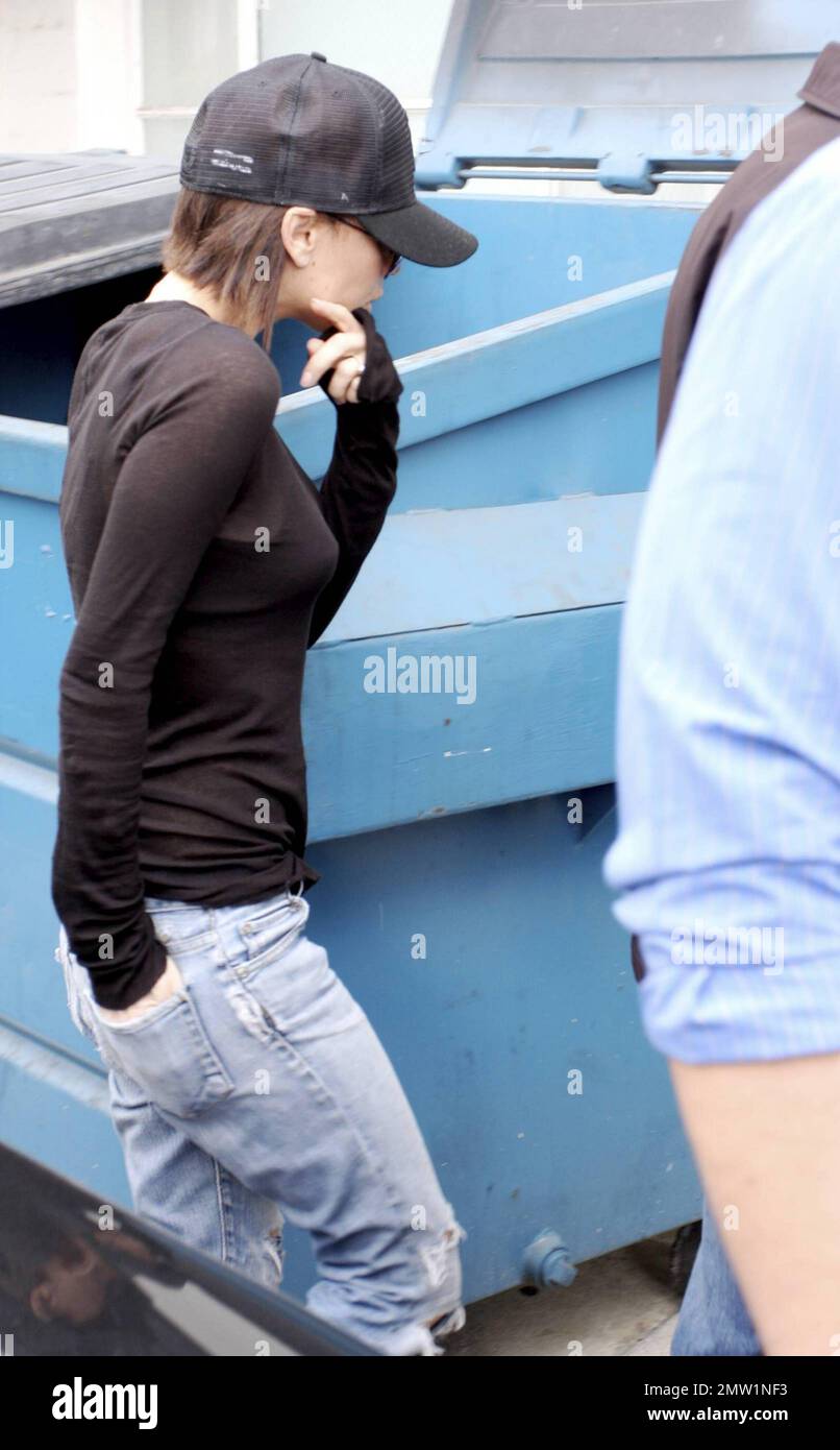Victoria Beckham does her best to go incognito, leaving with bodyguards ...
