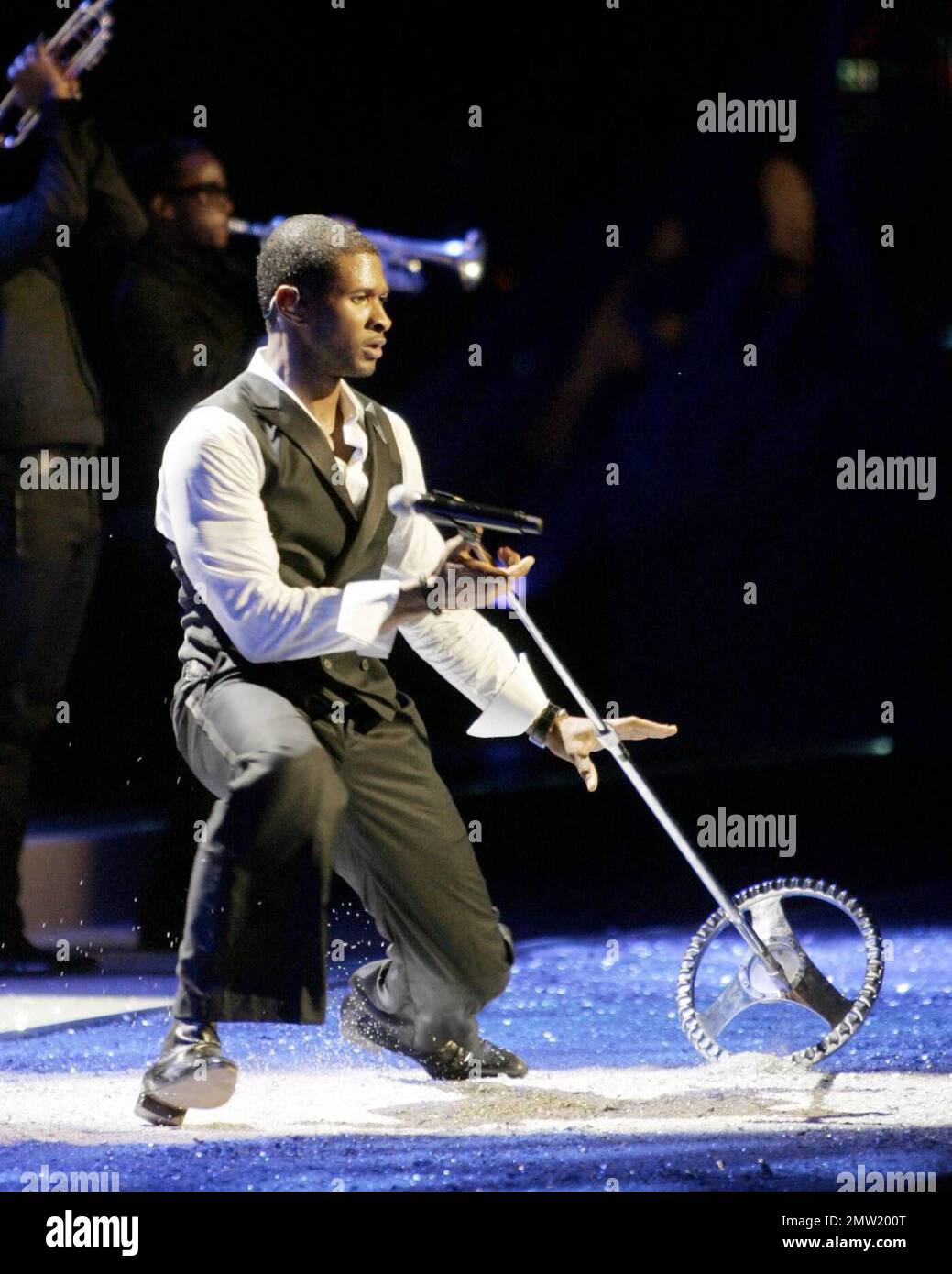 Usher and victorias secret model hi-res stock photography and images ...