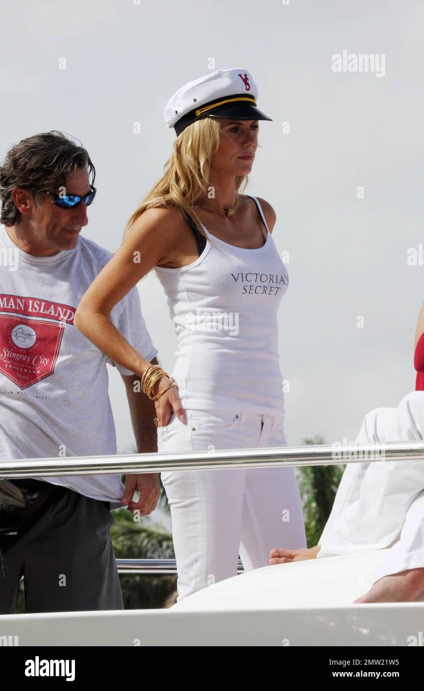 Hiedi Klum and her friends including Caorlina Kurkova, Miranda Kerr ...