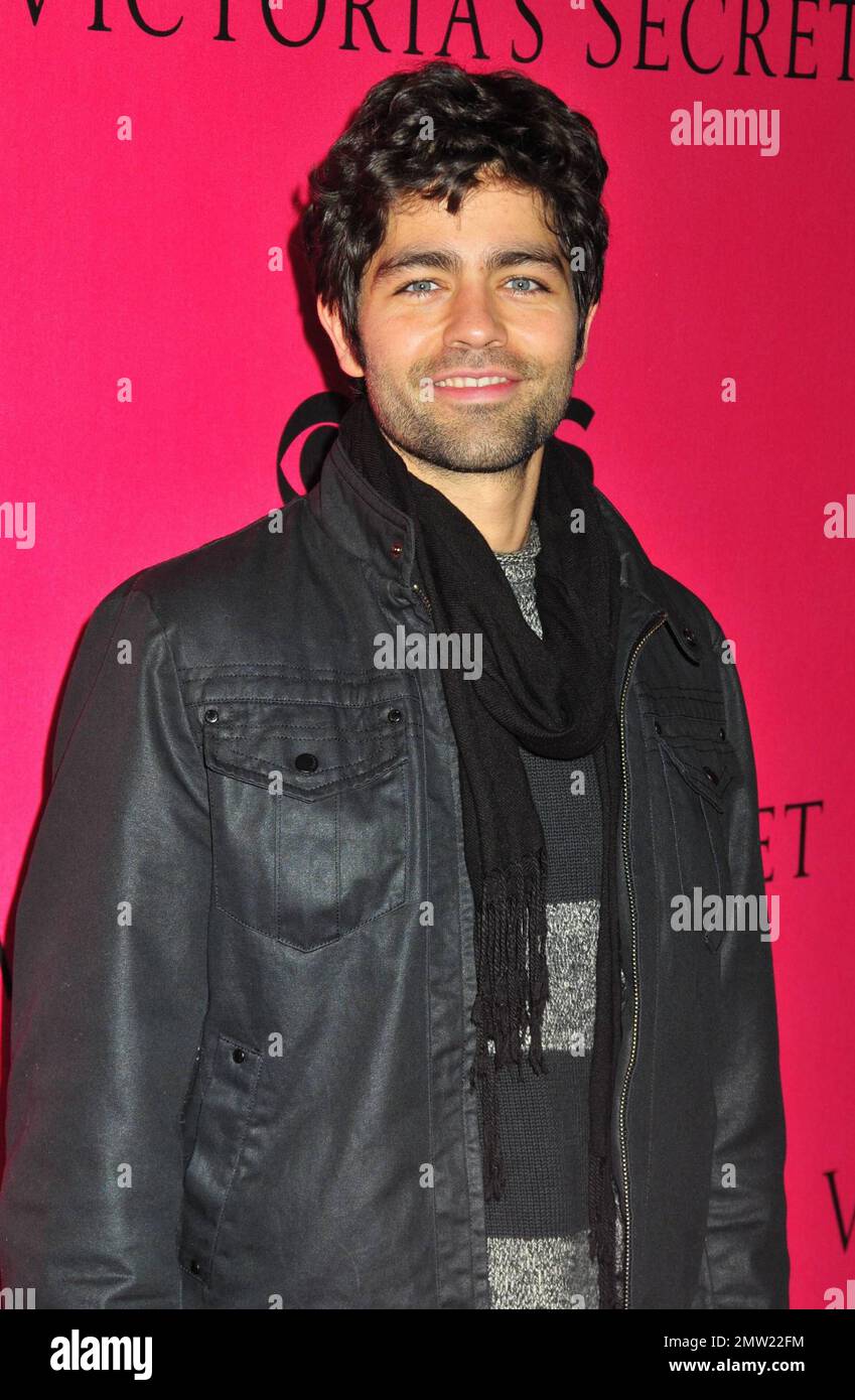 Adrian Grenier poses for photographers on the pink carpet at the 2010 ...