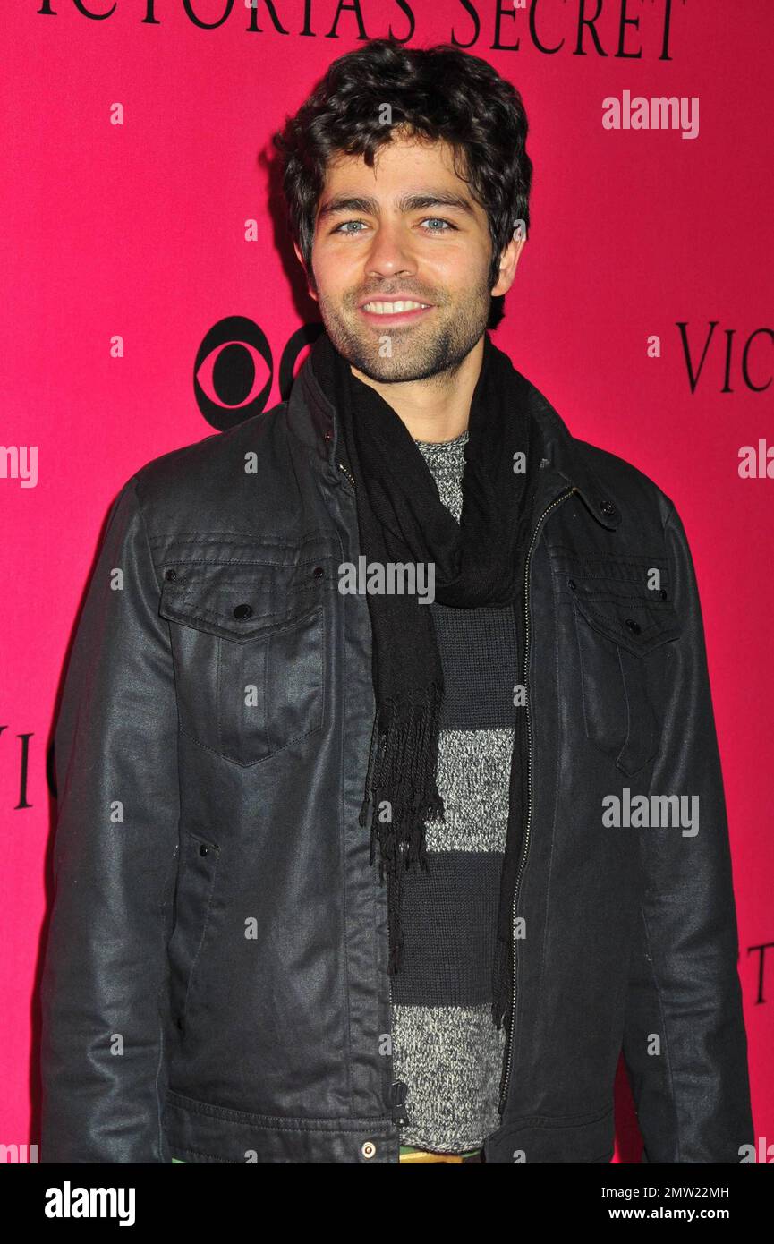 Adrian Grenier poses for photographers on the pink carpet at the 2010 ...
