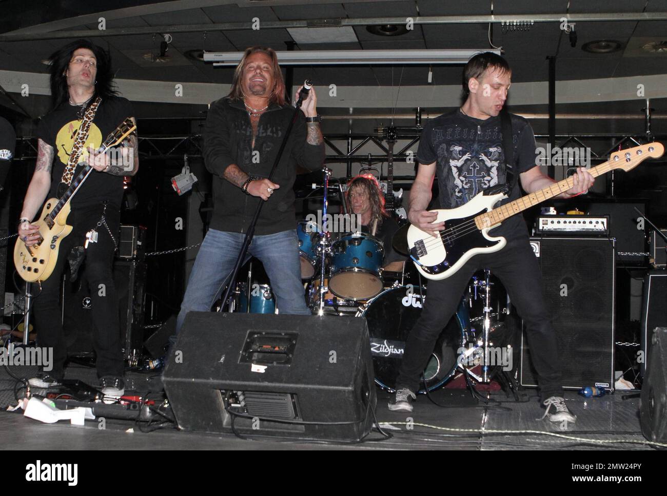 EXCLUSIVE!! - Vince Neil performs live with the 'Sin City Sinners' at ...
