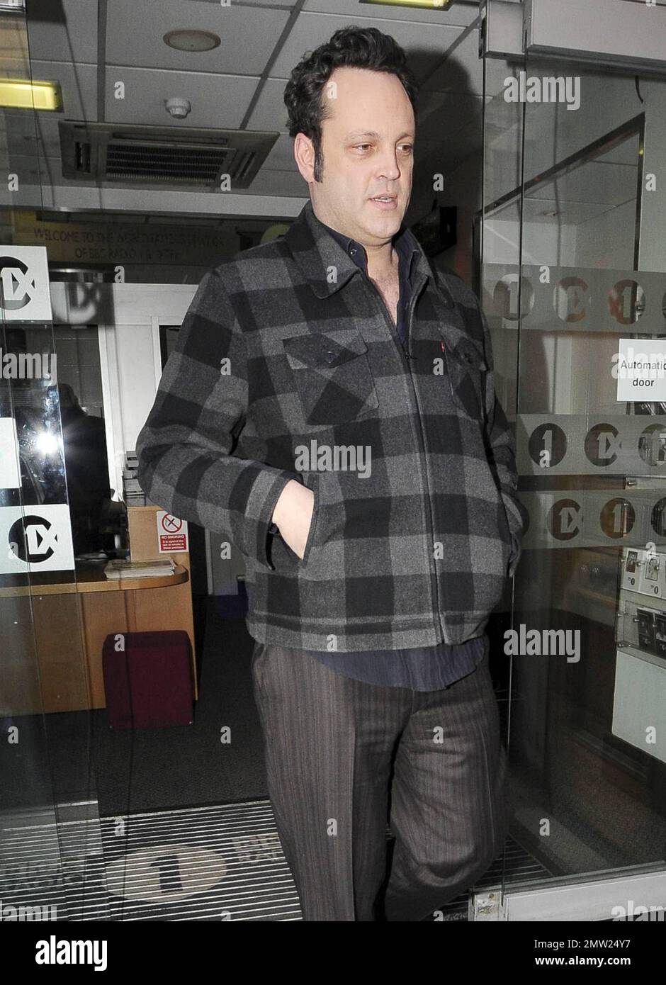 New father Vince Vaughn signs autographs for fans as he arrives and ...