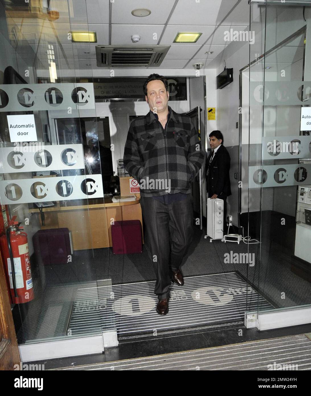 New father Vince Vaughn signs autographs for fans as he arrives and ...