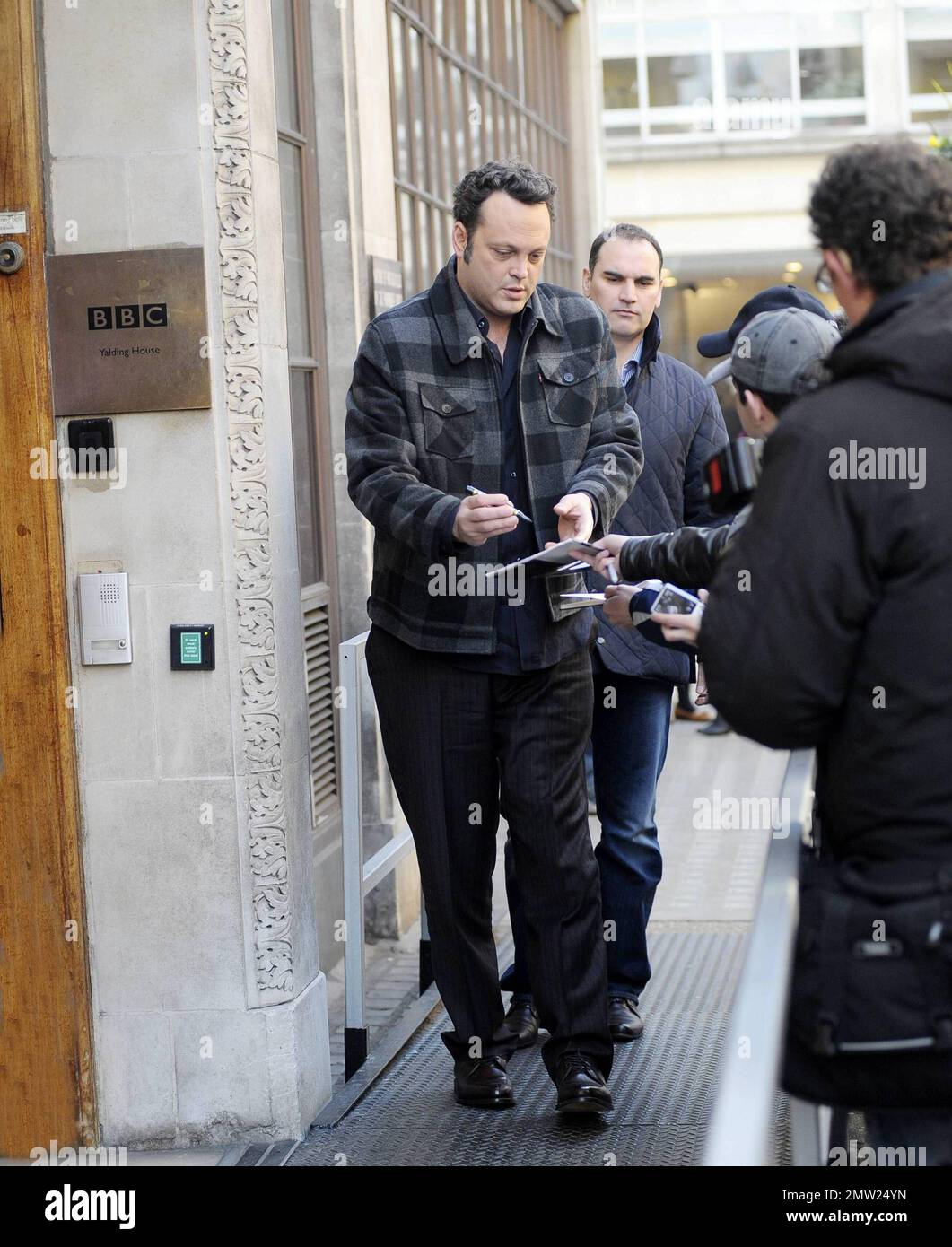 New father Vince Vaughn signs autographs for fans as he arrives and ...
