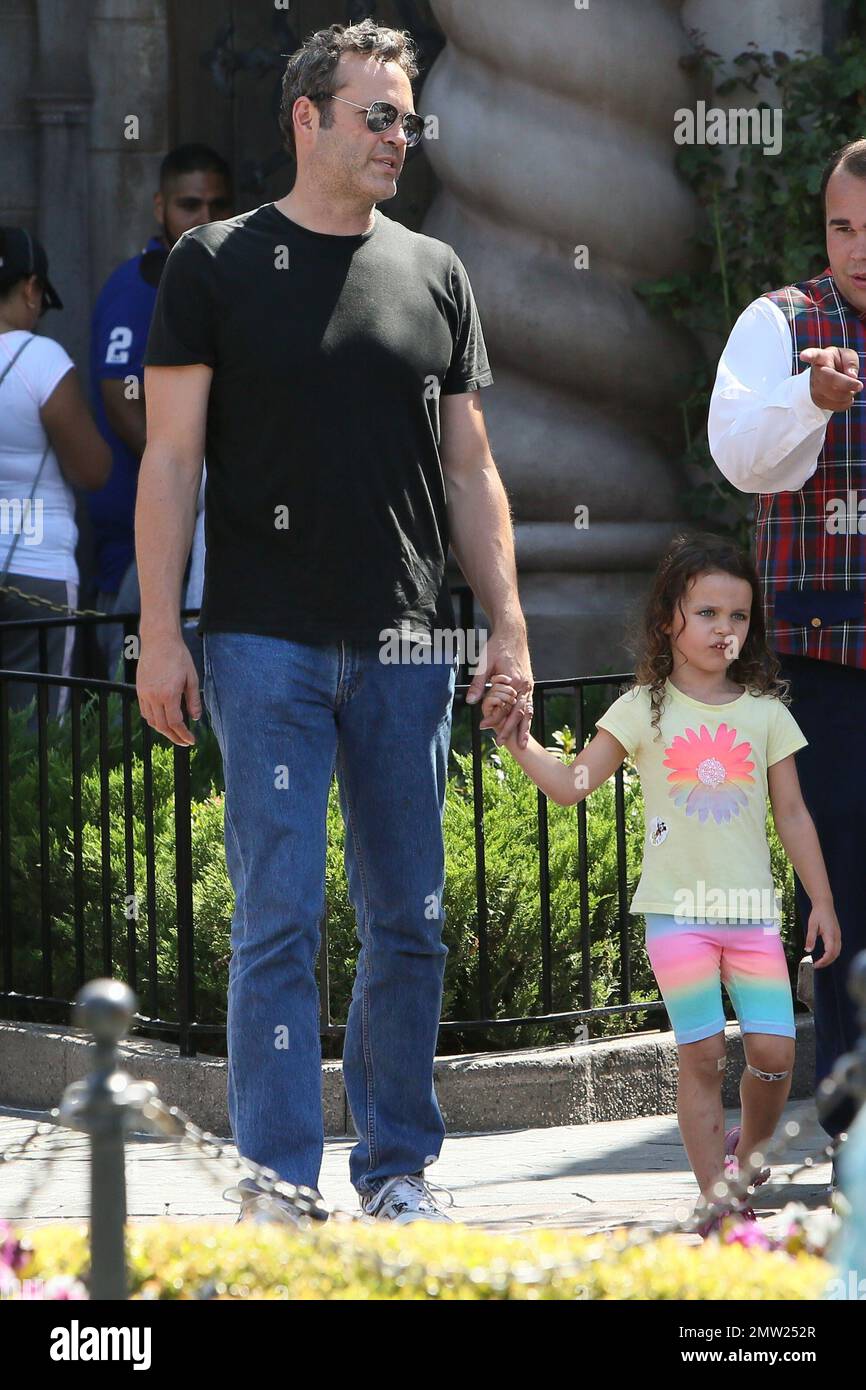 Vince Vaughn enjoys father's day at Disneyland with hid wife Kyla and ...