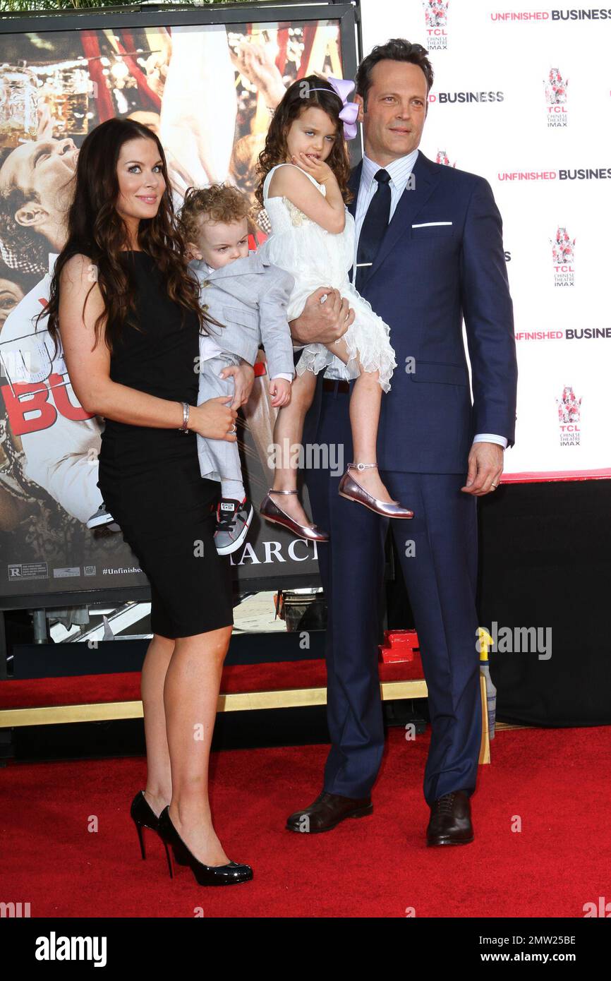 Vernon vaughn and kyla weber hi-res stock photography and images - Alamy