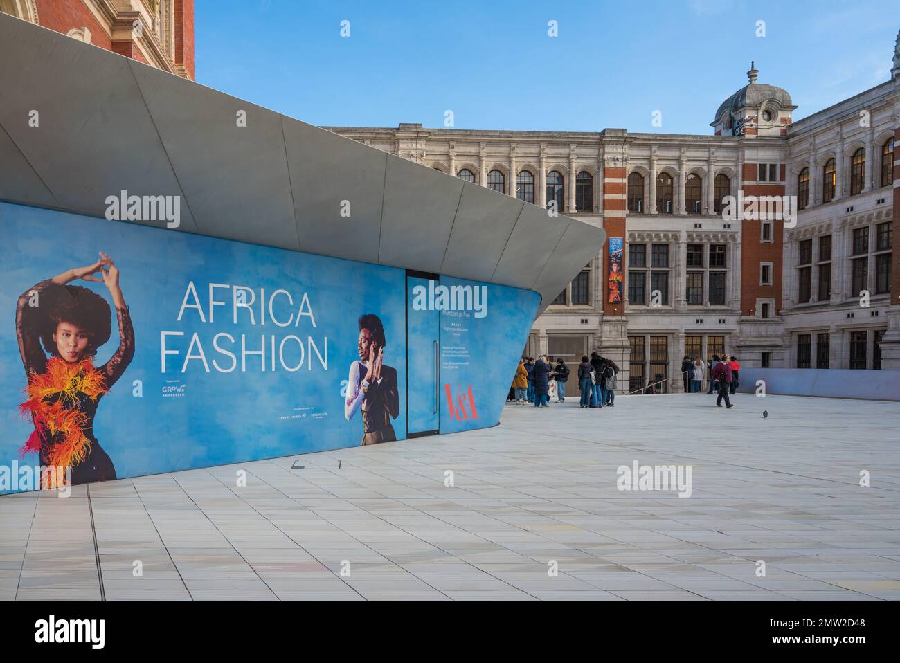 Group people in courtyard hi-res stock photography and images - Alamy