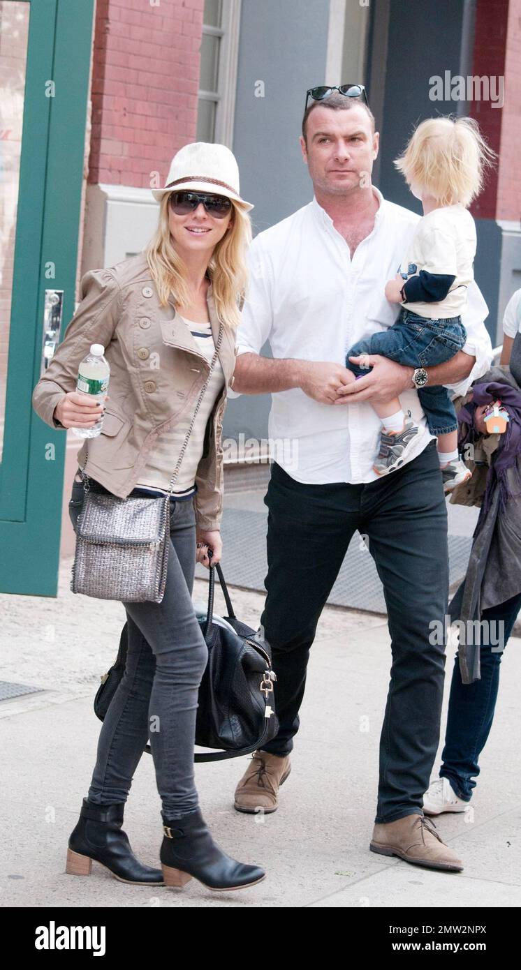 Usa And Canada Only Actress Naomi Watts And Husband Liev Schreiber Preparing To Go Out For A