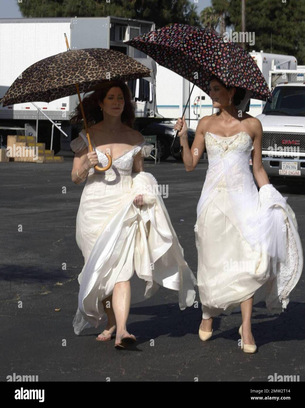 Teri Hatcher dons a wedding gown to film a scene for Desperate ...