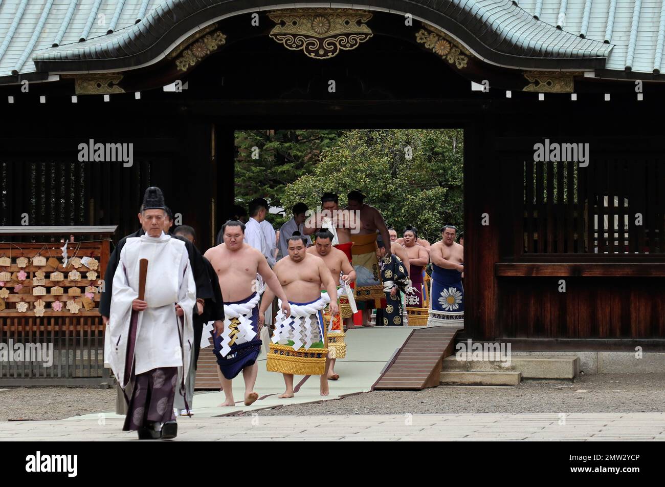 Mongolian sumo grand champions Hakuho, second from left, and Kakuryu ...