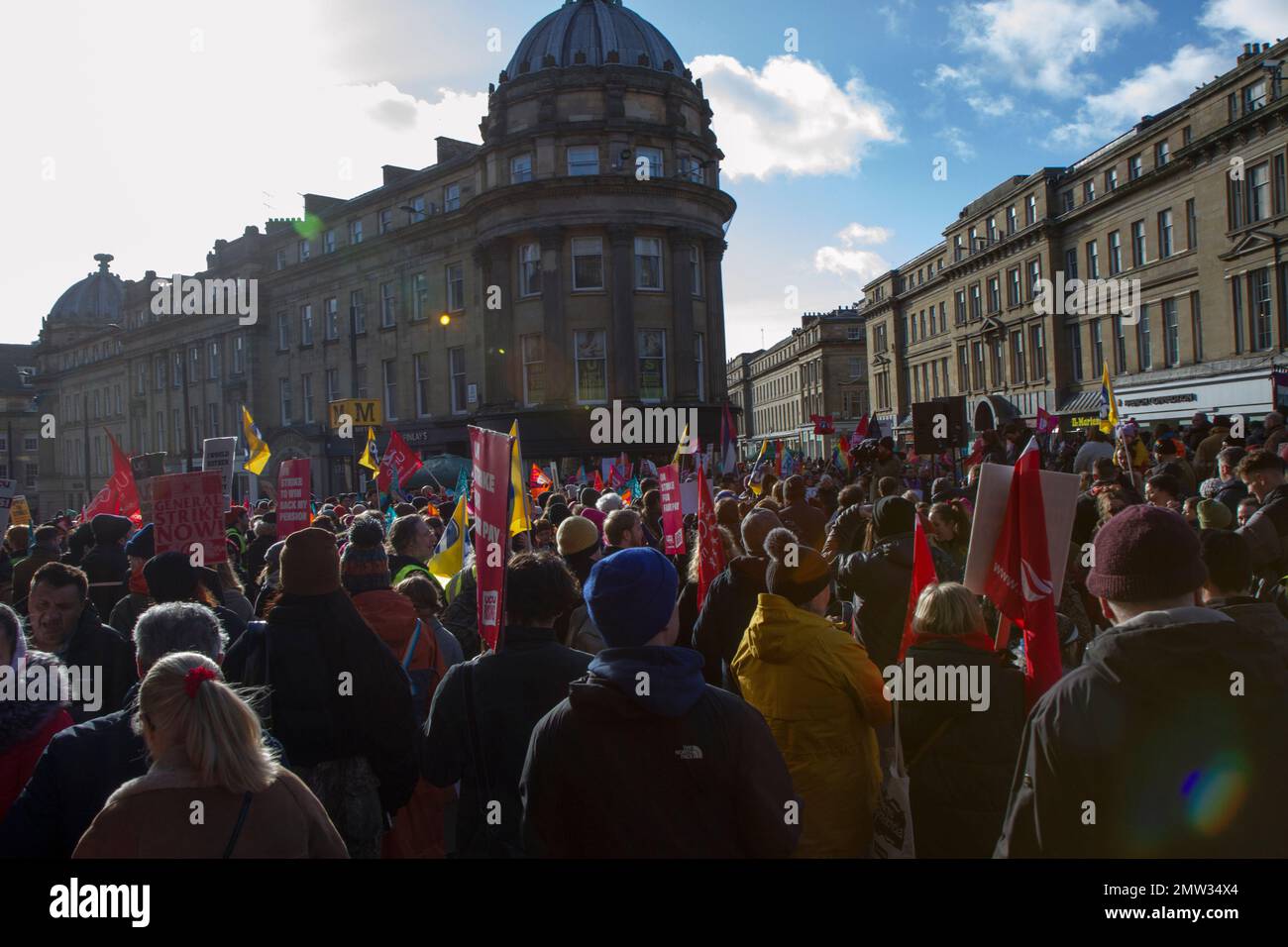 Strike industrial action picket hi-res stock photography and images - Alamy