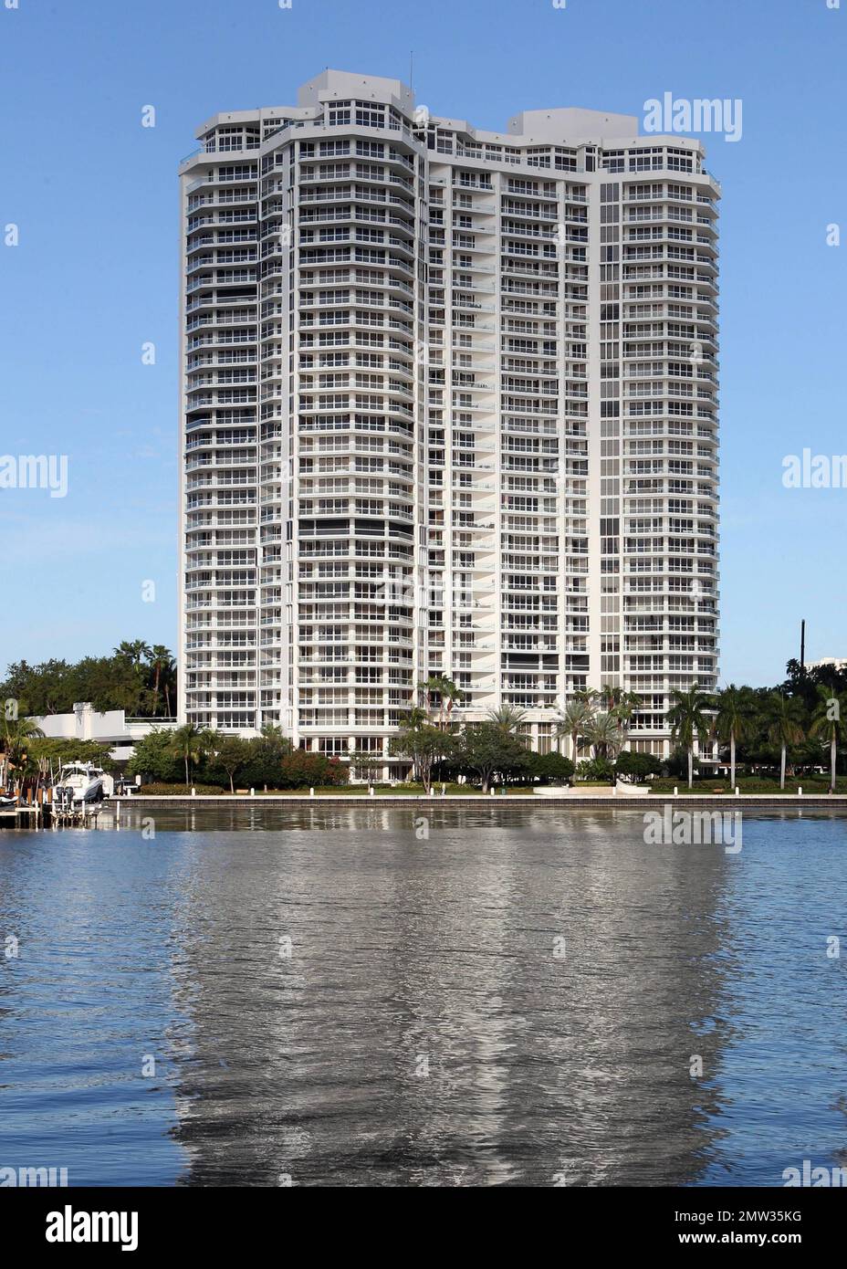 EXCLUSIVE!! General views of Whitney Houston's former Miami residence ...