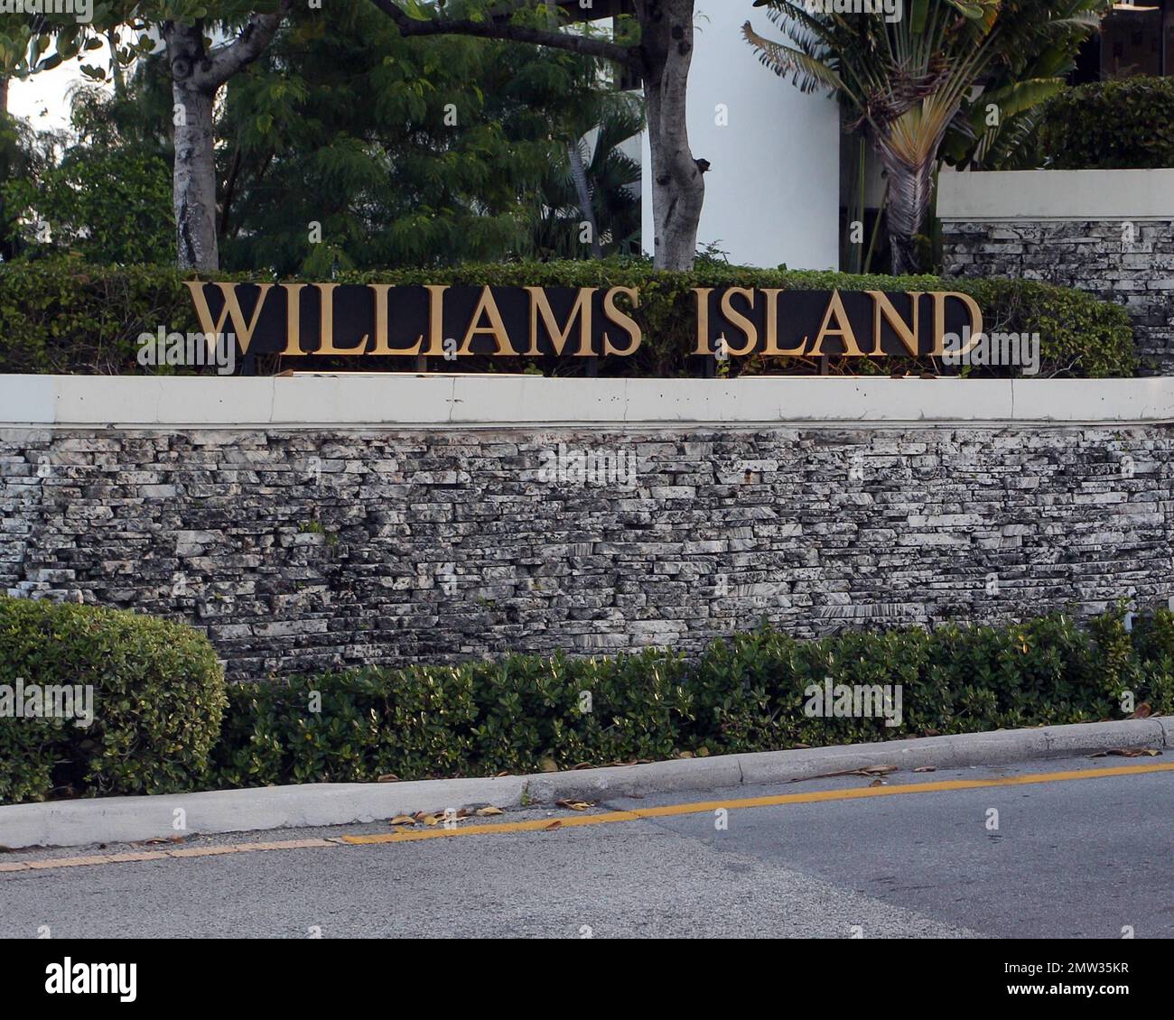 EXCLUSIVE!! General views of Whitney Houston's former Miami residence ...