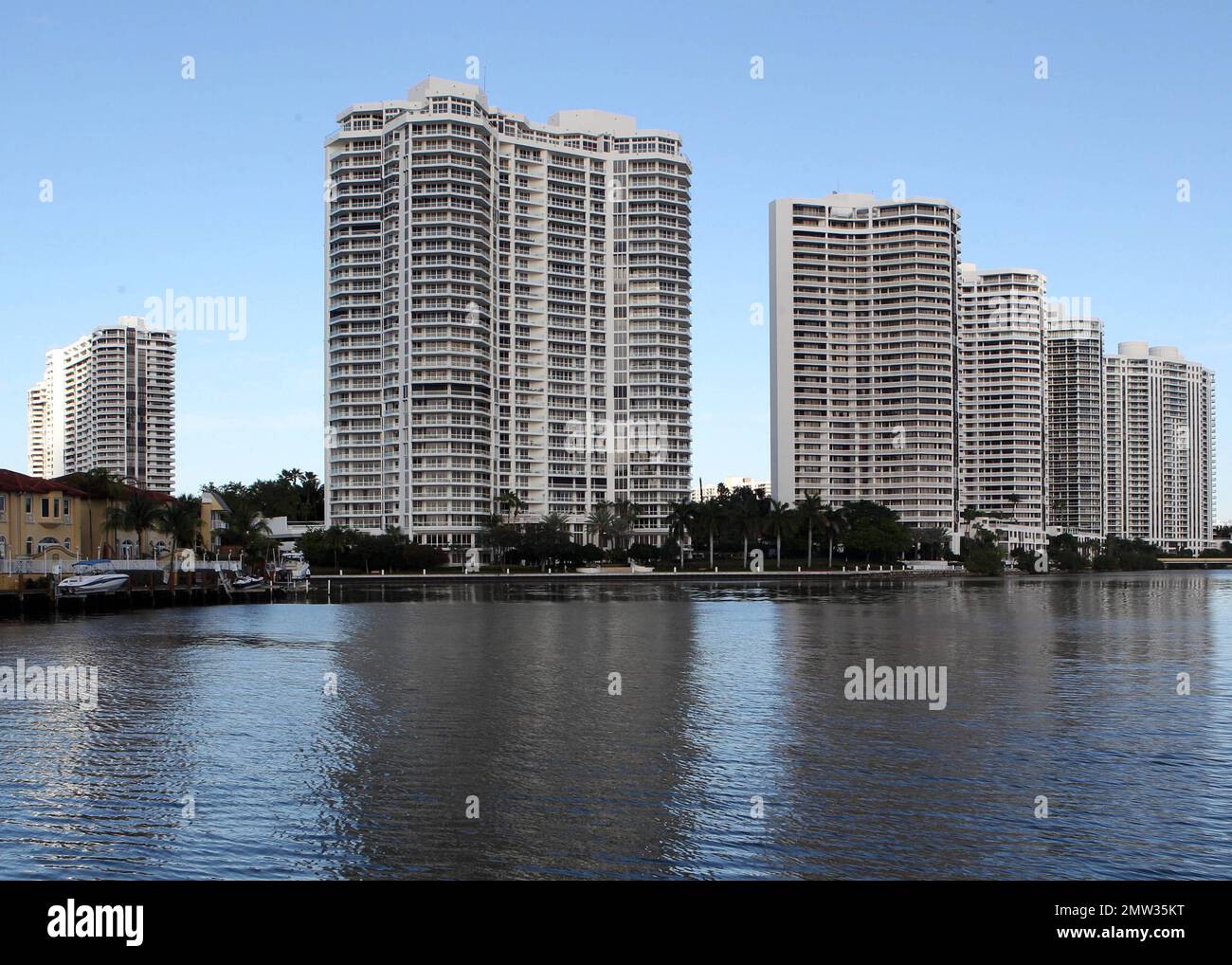 EXCLUSIVE!! General views of Whitney Houston's former Miami residence ...