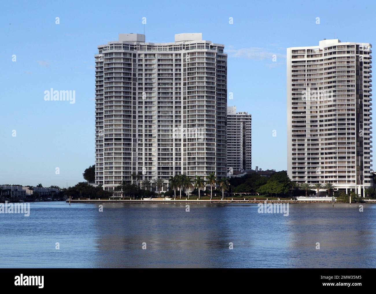 EXCLUSIVE!! General views of Whitney Houston's former Miami residence ...