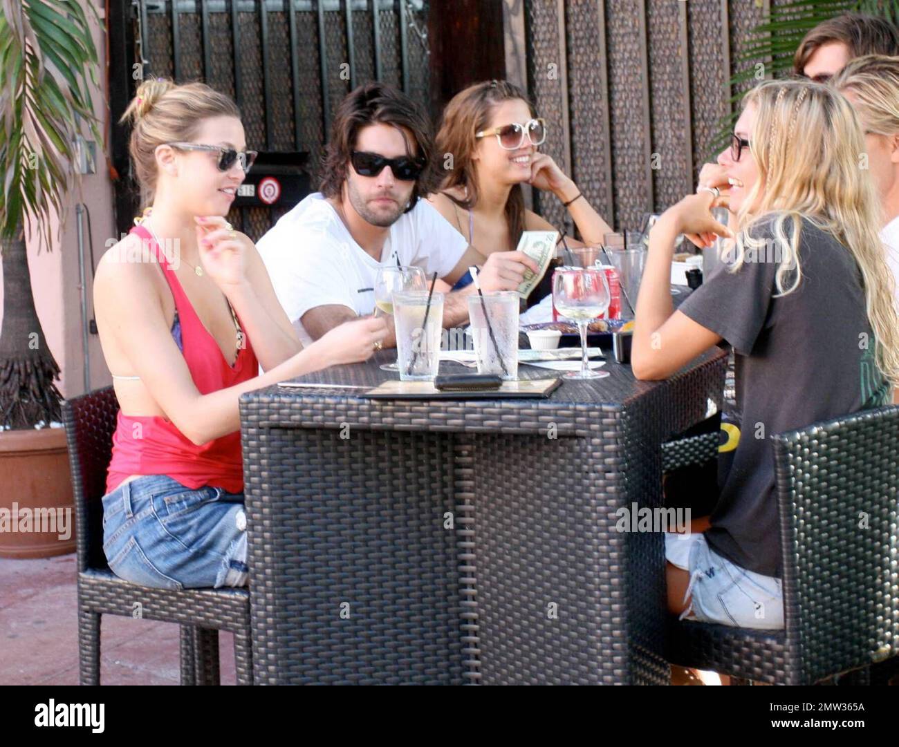 Exclusive!! Whitney Port, boyfriend Jay Lyon and some friends, take in ...