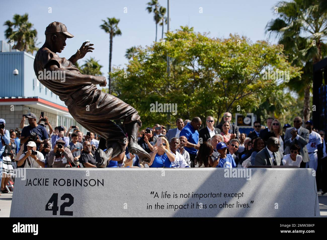 A bronze statue of Brooklyn Dodgers' legend Jackie Robinson is unveiled ...