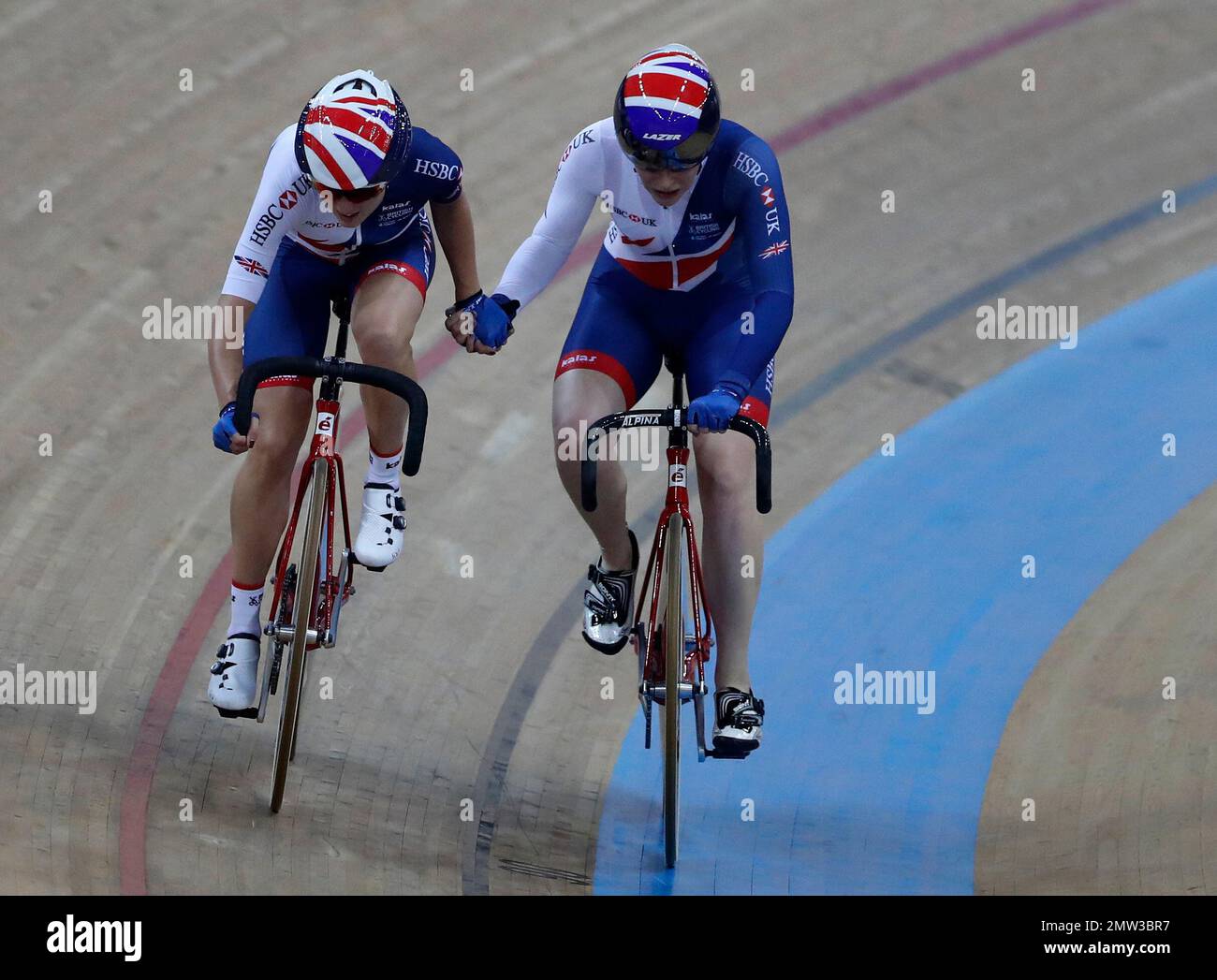 Great Britain's Elinor Barker and Emily Nelson sling each other during ...