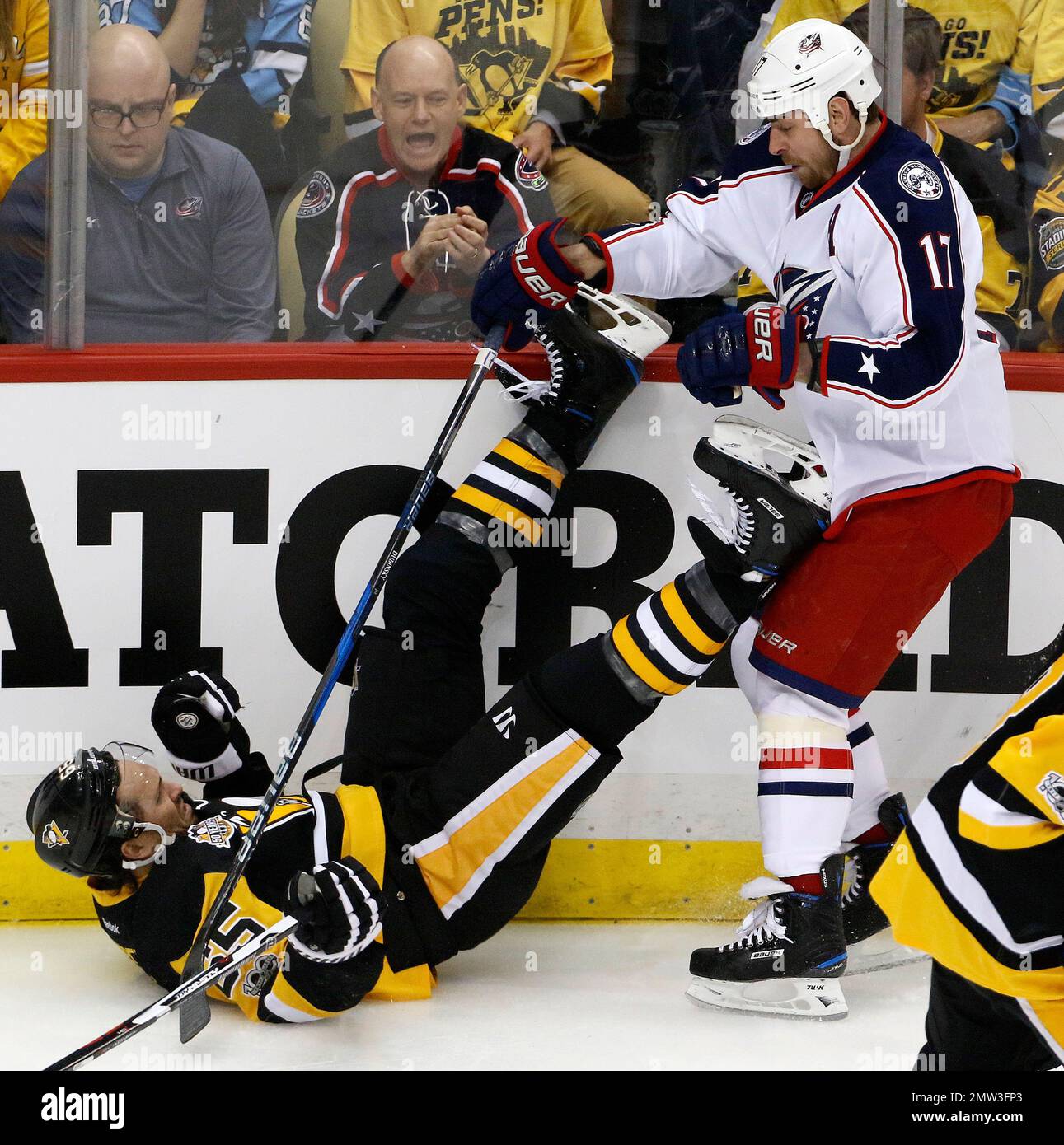 Columbus Blue Jackets' Brandon Dubinsky (17) collides with Pittsburgh ...